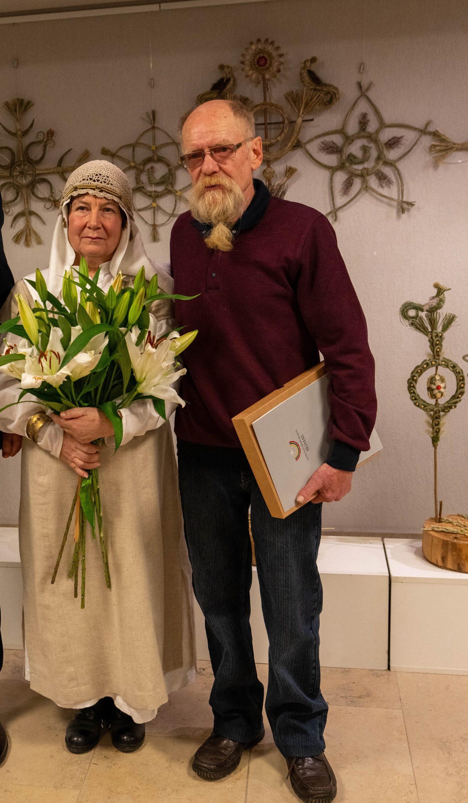 Su-vyru | Dainavos žodis